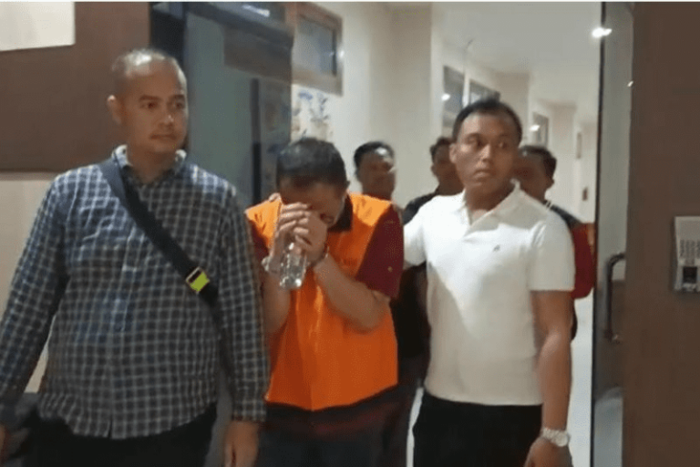 Bali Immigration Officer Suspected of "Fast Track" Extortion