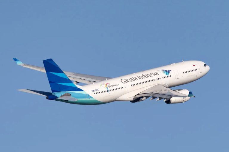 Jet Fuel Leak from Plane Goes Viral, Garuda Indonesia Responds ...